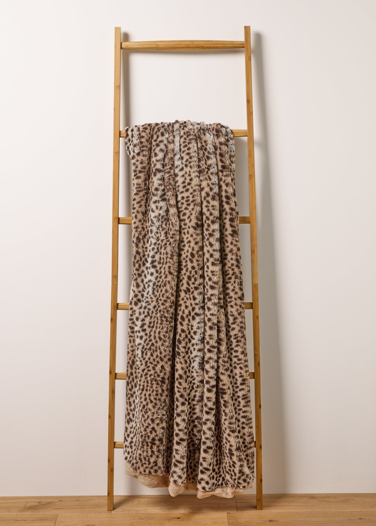 Leopard Print Faux Fur Throw Brown M289826 – Matalan-Malta